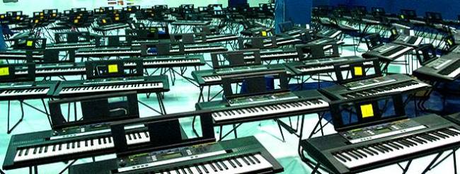Broken Record: The World’s Largest Electronic Keyboard Ensemble! | The ...